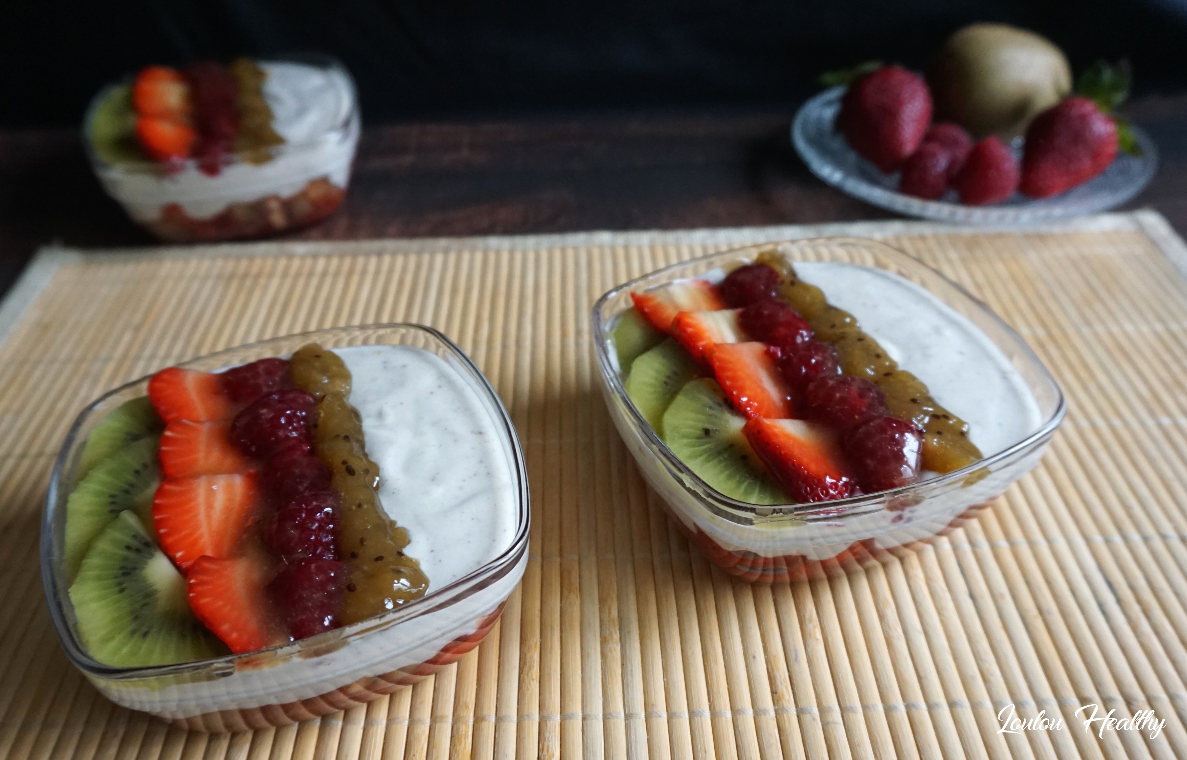 Coupes aux fruits rouges, kiwis & crème à l’amande {Vegan – Sans gluten ...